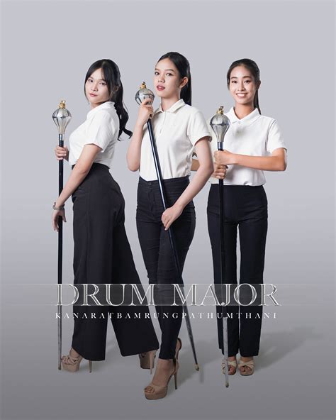 คฑากรและผู้ถือป้ายโรงเรียน โรงเรียนคณะราษฎร์บำรุงปทุมธานี