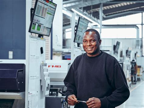 Machinist Specialising In Turning Milling Technology
