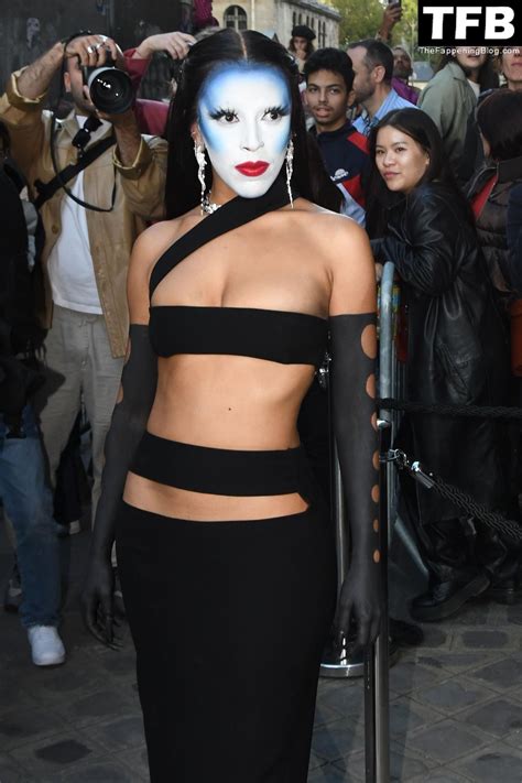 Doja Cat Looks Weird As She Arrives At Monot Womenswear Show In Paris