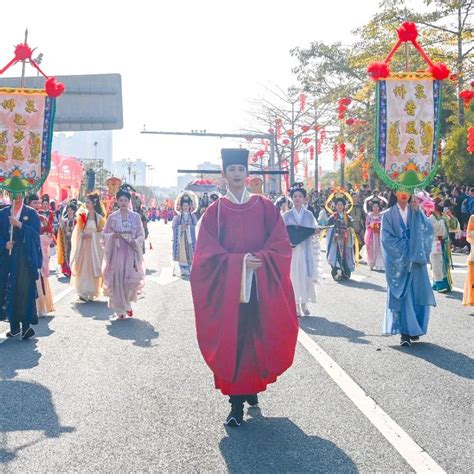 泉州民俗踩街活动，上榜！