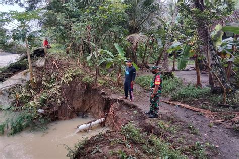 Hujan Deras Tanggul Di Kulonprogo Jebol