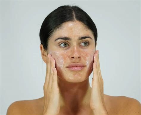 Metamorphosis Revival Neck And Décolletage Cream Skinmart