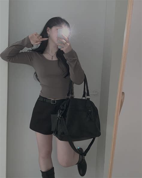 하비언니 Newupdate 여러분 역대급 수납공간을 자랑하는 실용성 높은 가방을 찾았답니다😎 여러개의 포켓이 더해져 많은 소지품을 수납할 수 있고 사이즈도