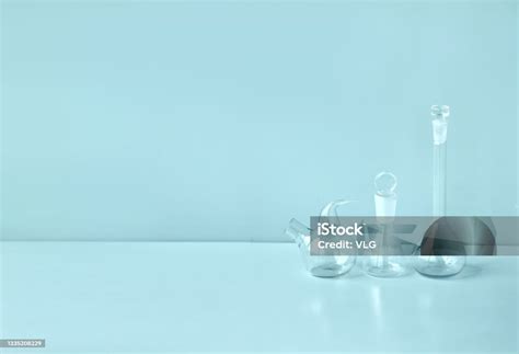 유리 볼륨 플라스크 에렌마이어 플라스크 실험실 플라나스카실험실 작업에 사용 화학 물질의 혼합 붓기 및 저장 0명에 대한 스톡