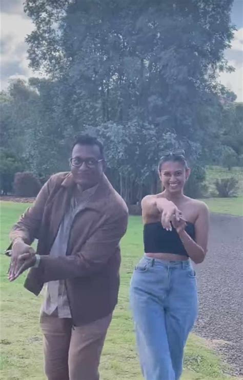 එයාලා එකතු වුණාම ඒක වෙනම ලස්සනක් මේ බලන්නකෝ තාත්තයි දුවයි