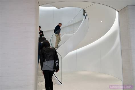 【フォトレポート】｢apple 渋谷｣ リニューアルオープン初日を振り返る 手で触れるappleロゴや新展示が特徴の生まれ変わった新ストア