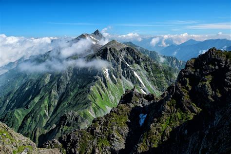 雲に覆われる大キレットと槍ヶ岳飛騨山脈の写真素材 ぱくたそ