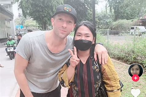 Sindo Hi Lite Viral Wanita Ini Diajak Foto Chris Martin Di Pinggir Jalan