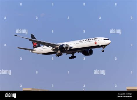 Air Canada Boeing 777 300er C Fitu Landing At Pearson Airport