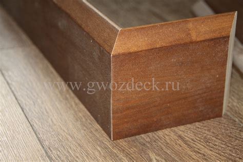 Плинтус из лиственницы на WWW.GWOZDECK.RU