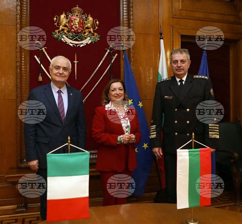 Подкрепата за Украйна и нейното продължаване обсъдиха министърът на отбраната и началникът на