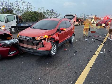國1清晨傳嚴重車禍！6車連環撞釀3人傷 現場汽車零件噴散一地 社會 Nownews今日新聞