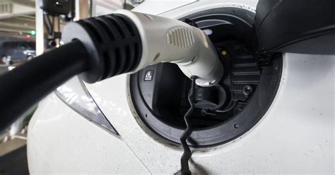 특징주 오늘은 롯데이노베이트 전기차 과충전 방지株 급등락 조선비즈