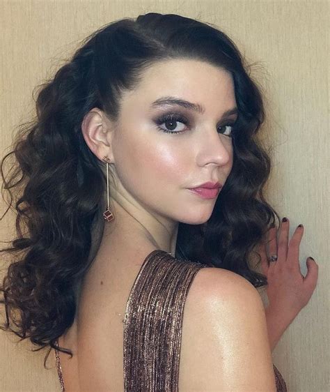 Anya Taylor Joy Hairstyle Anya Taylor Joy Natural Hair Anya Taylor