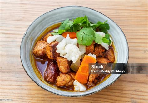 피카 파우 전통 포르투갈 음식 매운 돼지 고기 스튜 요리 인증서 플레이트의 상위 뷰 포르투갈 문화에 대한 스톡 사진 및 기타 이미지 포르투갈 문화 감자 요리 건강한