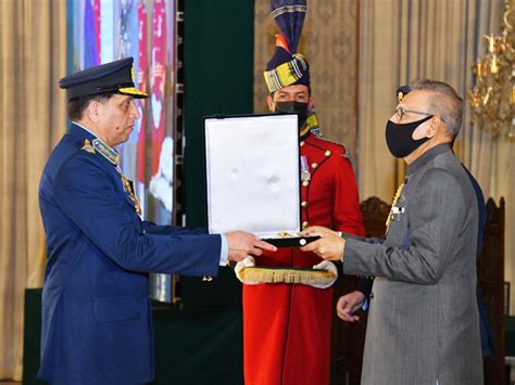 President Honours New Air Chief With Nishan E Imtiaz