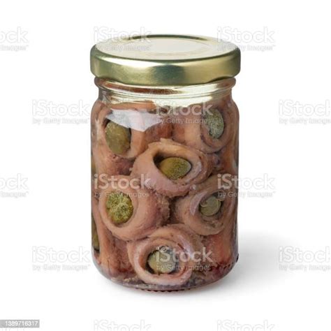 흰색 배경에 압연 멸치와 케이퍼가있는 유리 항아리가 닫힙니다 물고기에 대한 스톡 사진 및 기타 이미지 물고기 항아리 0명 Istock