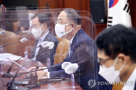 혁신성장 Big3 추진회의 주재하는 홍남기 부총리 연합뉴스