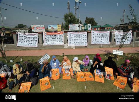 Srinagar India 10th Oct 2015 Relatives Of Kashmiri Missing Persons