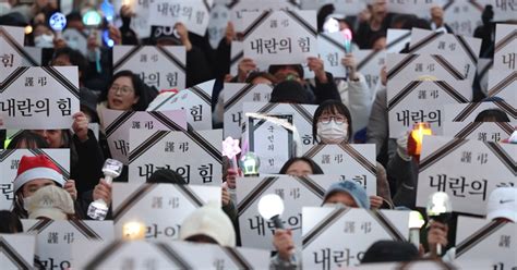 탄핵 표결 하루 앞두고tk서 ‘윤석열 퇴진 시민대회 9일째 열려