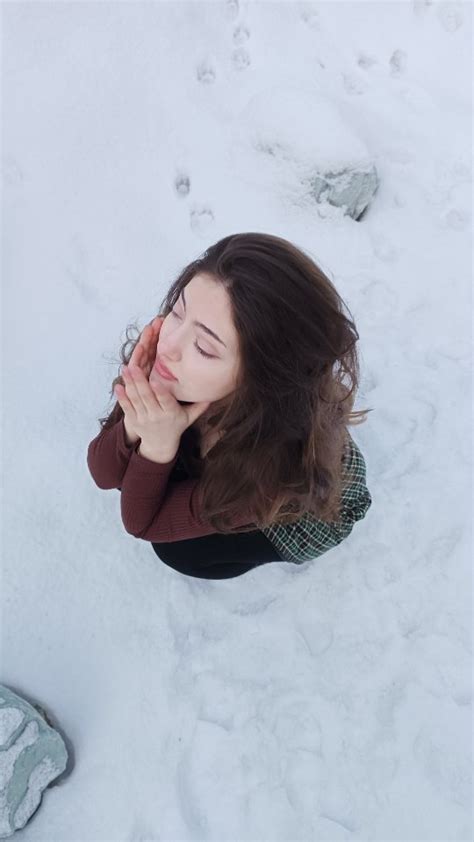 𝐍𝐚𝐳 ‎یخ زدم برای واقعی🤍 برف زمستون دخترایرانی استایل زمستانی