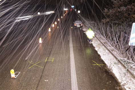 Unfall Auf A44 Bei Düsseldorf Mann Lebensgefährlich Verletzt Reaktion