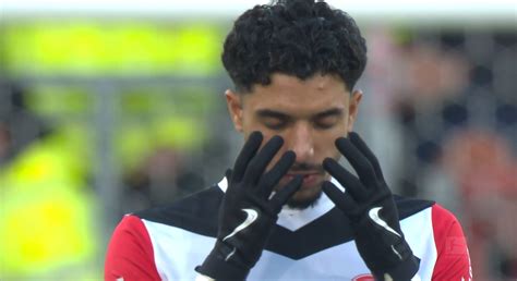 Yallakora ‎‏عمر مرموش لاعب إينتراخت فرانكفورت يقرأ الفاتحة قبل لقاء