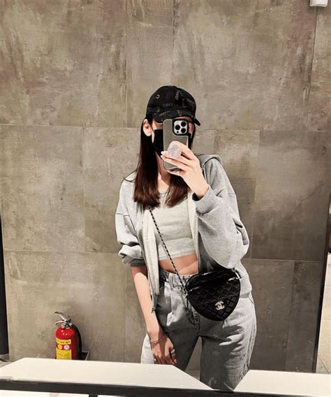 林志颖老婆带孩子们泳池玩耍 自拍秀身材美腿吸睛 搜狐大视野 搜狐新闻