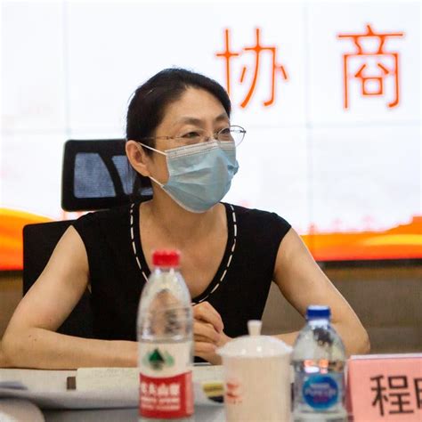 家门口协商｜推进老旧小区成片化综合整新，“协商于民”政协委员周家渡工作站开展2022年第一次协商活动澎湃号·政务澎湃新闻 The Paper