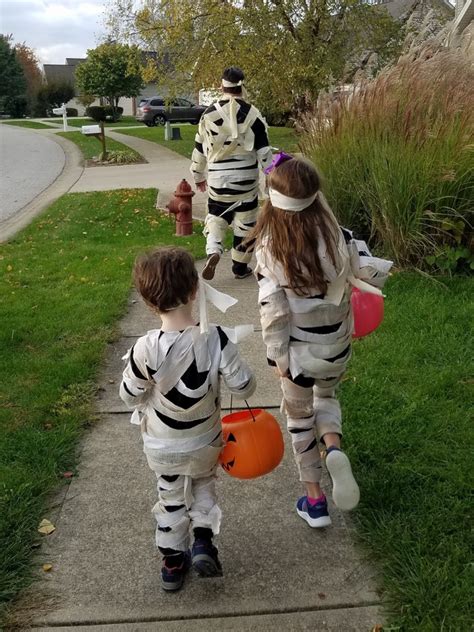 13 Diy Mummy Costume Ideas To Be A Spooky Mummy Julie Ann Art