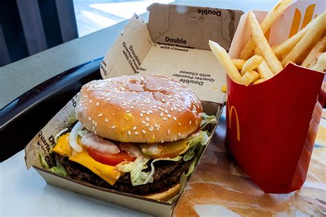 Mc Donalds Va Un Muerto Y 104 Enfermos Por Brote De E Coli En Hamburguesas