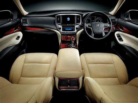 Toyota Crown Royal And Athlete Revealed Autoevolution