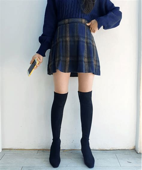 러블리여친룩 체크미니스커트 체크플리츠스커트 겨울데이트룩 롱부츠코디 연말파티룩 크리스마스코디 에이블리