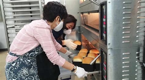 한국생활개선남양주시연합회 빵사랑생활개선회 사랑의 빵 나눔 봉사 전개