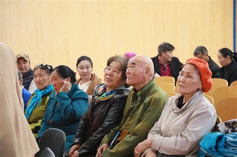 ЭРҮҮЛ СҮХБААТАРЧУУД ТӨСӨЛ ийн хүрээнд Мөнххаан суманд эрүүл мэндийн даатгалгүй иргэдийг