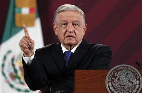 Es como si se repitiera la historia AMLO por campaña contra Libros