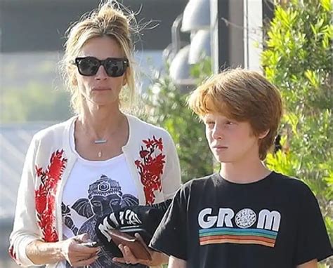 Who Is Phinnaeus Moder All Information About Julia Roberts Son