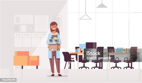사업가 사무직 근로자 물건 물건 으로 상자를 들고 새로운 일자리 비즈니스 개념 창조적 인 공동 작업 센터 현대 작업장 사무실 인테리어 평면 전체 길이 수평 가구에 대한 스톡