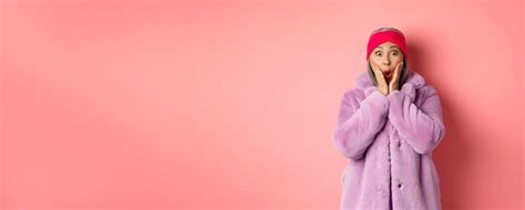 Concept De Mode Vieille Femme Asiatique à La Mode à La Surprise De L