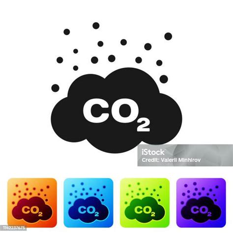 在白色背景上隔離的雲圖示中的黑色 Co2 排放二氧化碳配方符號煙霧污染概念環境概念在顏色正方形按鈕中設置圖示向量插圖向量圖形及更多二氧化碳圖片