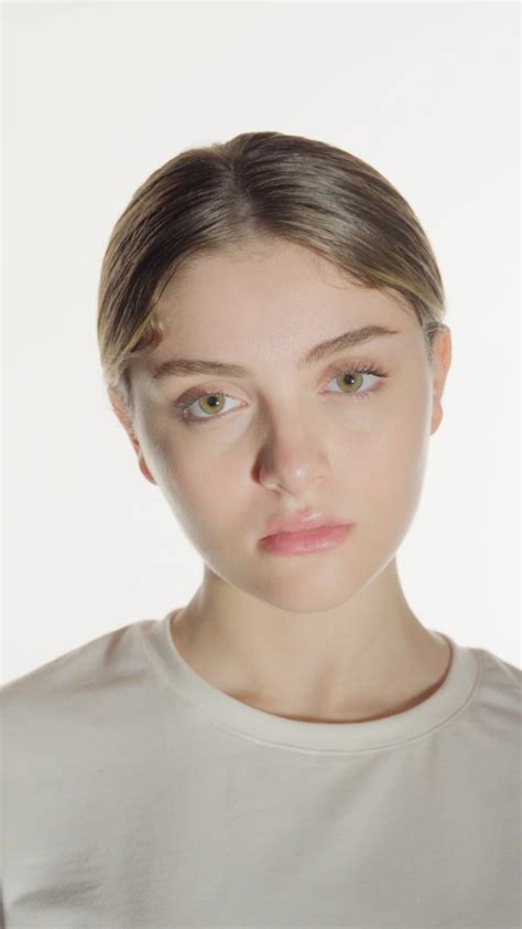 سر البشرة الزجاجية الان بين يديك 🚨 تعاني من حبوب رقيقة ، بثور تحت