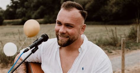 Joshua Tappe Gibt Ein Spontanes Benefizkonzert In Holzminden