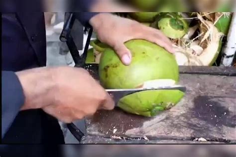 无法拒绝的椰子冰，夏天不喝上一口，估计活不长了夏天椰子