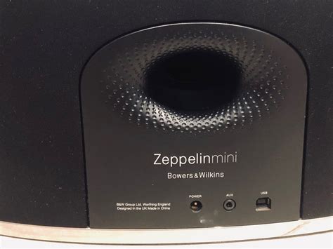 Bandw Bowers And Wilkins Zeppelin Mini Speakers Audio Soundbars Speakers And Amplifiers On Carousell