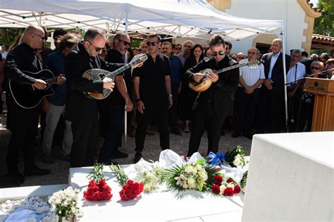 Το ετήσιο Μνημόσυνο του Μίκη Θεοδωράκη στα Χανιά Μίκης Θεοδωράκης Οδηγός