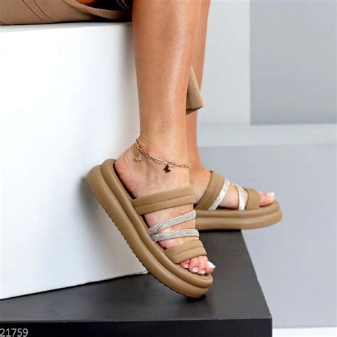 Стильні шльопанці — ціна 900 грн у каталозі Босоніжки Купити жіночі речі за доступною ціною на