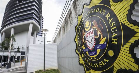 `datuk Roy Ditahan Sprm Kosmo Digital