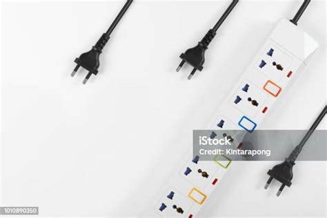 전기 멀티탭 또는 확장 블록 스위치 빈 콘센트 Tap 접지 흰색 배경 전기 장비에 상위 뷰 평면 위치 개념 0명에 대한 스톡 사진 및 기타 이미지 Istock