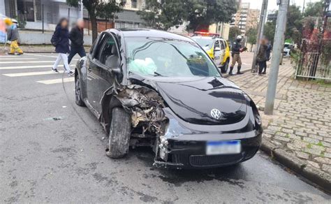 Acidente Na Castro Alves Complica Trânsito Em Bairro De Curitiba