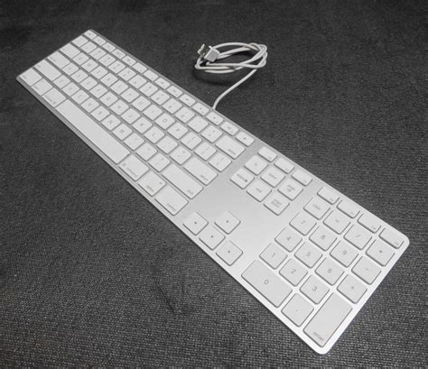 Genuine Apple A1243 Wired Usb Keyboard White Aluminum Ineedths